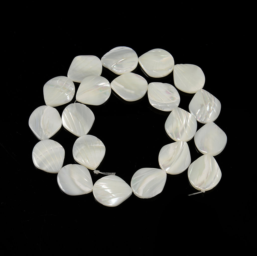 Iridescent White MOP Shell Carved Scallop Shape Beads Size 18x21mm 15 ...